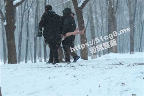 【衝撃画像】雪山に連れられた女性モデル「え、ここで全裸になるのですか？」⇒ 凍死… ポッカキットポッカキット