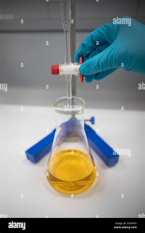 Titration Hi Res Stock Photography And Images Alamy
