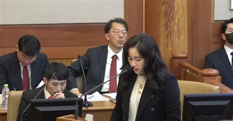 “尹 돈 한 푼 없이 수감됐다” 김계리 공개 인권인가 전략인가