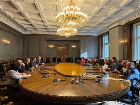 Да България