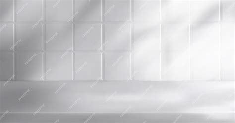 흰색 욕실 타일 스튜디오 제품 테이블 디스플레이 벡터 배경 3d 최소 코스메틱 단계벽과 바닥 포함 목욕실 흉내낸 빈 내부에는 조리대와 그림자가 있는 창에서 나오는 빛이