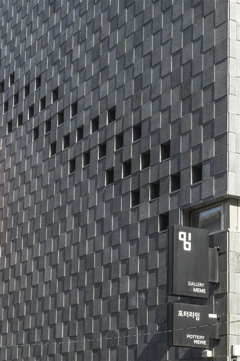 문화공간 이목 신정근 나의 작업은 삶과 죽음에 대한 이미지를 표현하고 있다 그것은 최초 최인호의 소설 ‘구멍의 한 구절 인간은 태어나면서부터 죽음에 이르는 병을