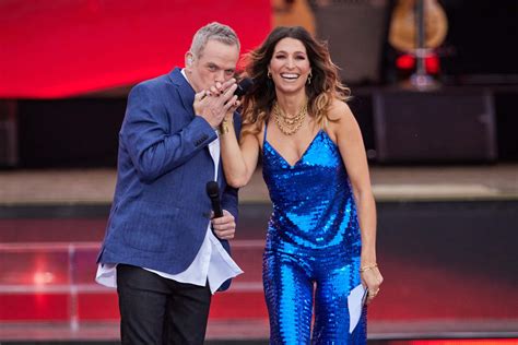 Laury Thilleman Apr S Cyril Lignac Lidentit De Son Nouvel Invit Pour Rendez Vous En Terre