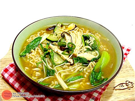 구수하고 얼큰한 이색라면 된장라면 만들기