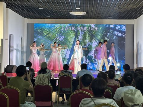 “激情迎亚运 奋进共富路”2023定海·镇海文化走亲活动暨镇海区文化馆艺韵追梦基层巡演走进河头村文化礼堂 图