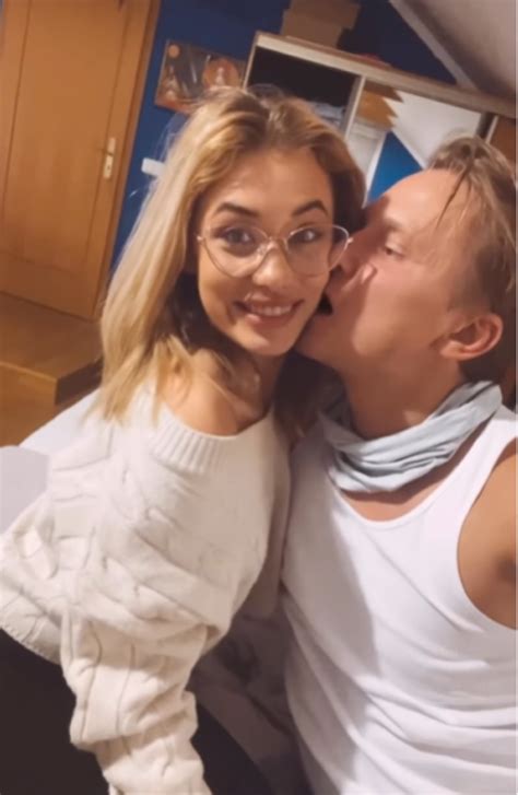 Exmilenka Vémolu šokovala Len ročná pornoherečka Rika Fane je TEHOTNÁ Kto je otec