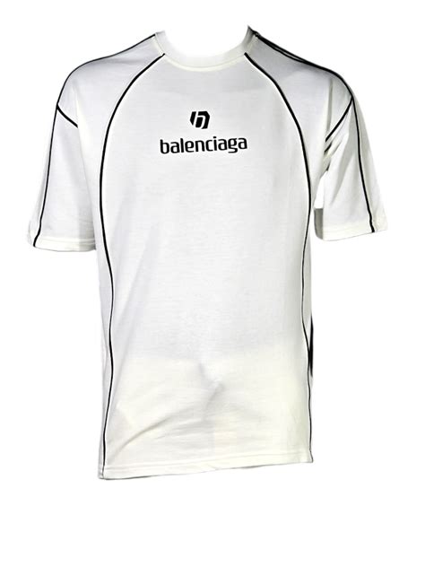 خرید تیشرت مردانه در انواع و طرح های مختلف با کیفیت عالی