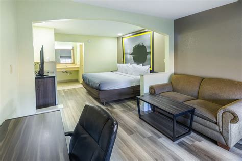 Super 8 By Wyndham Jackson Ms Near The Fairgrounds Jackson Ms Hotels