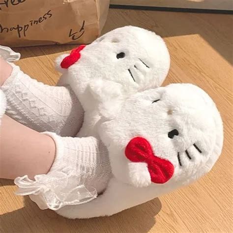 귀여운 헬로키티 겨울 털 실내화 거실화 슬리퍼 에이블리