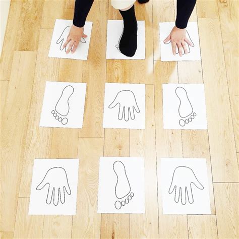 손바닥 발바닥 신체놀이 검정색 손 발 도안 차이의 놀이 무료 활동지 Pdf파일 즉시 다운로드 가능