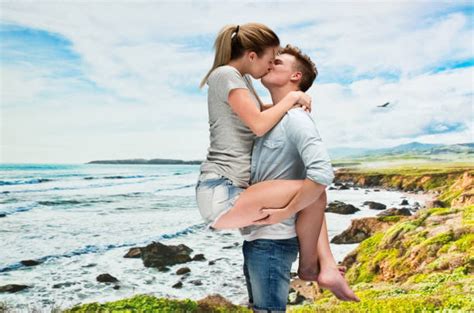 Beso En La Boca Banco De Fotos E Imágenes De Stock Istock