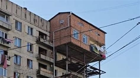 ვიდეო “კორპუსს კერძო სახლი მიუდგა “ თბილისში გადაღებულ კადრებს დიდი გამოხმაურება მოჰყვა