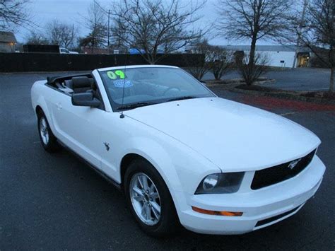 White Mustang Convertible 2009