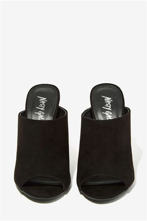 Ruby Rose Wears A Classic Tuxedo And Its So Ruby Rose In The Best Of Ways — Photos