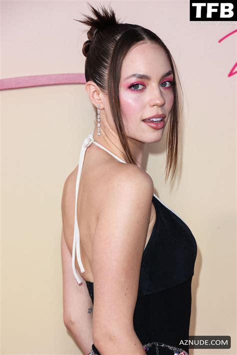 Claudia Sulewski Sexy Seen Flaunting Her Hot Cleavage At The Screening