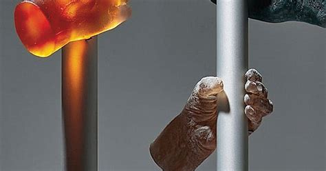 몸통 없는 손들의 표정과 이야기 그림 에세이