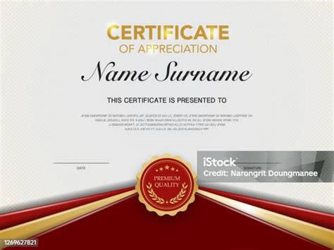 แม่แบบใบรับรองประกาศนียบัตรสีแดงและสีทองที่มีความหรูหราและสไตล์ที่ทันสมัยภาพเวกเตอร์ ภาพประกอบ