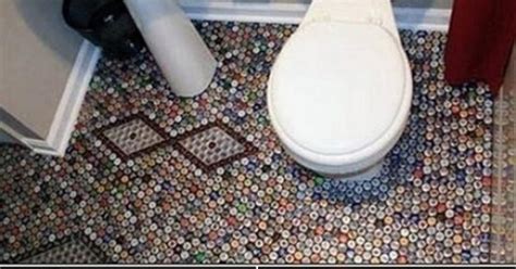 맥주 뚜껑 바닥 욕실 애주가의 흔한 취미대체 뚜껑이 몇개