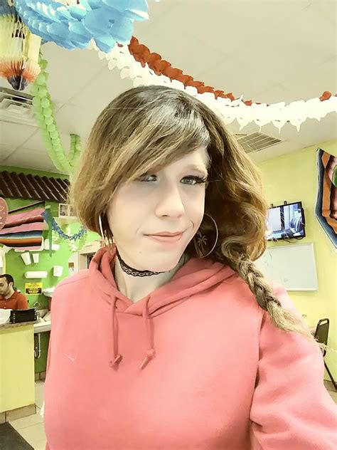30 An Flirty Femboy Trans Subswitch Available To Be Bossed Around