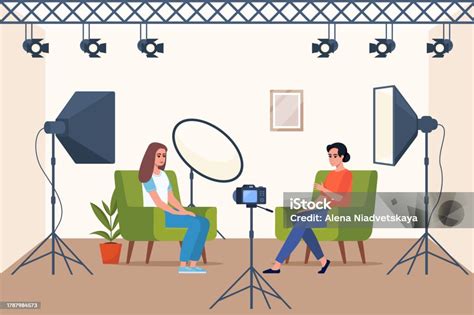 프로페셔널 스튜디오에서 촬영 인터뷰 소프트 박스 조명 카메라 스포트라이트 비디오 촬영을 위한 전문 장비 두 사람이 카메라 앞에서 대화를 나누며 콘텐츠를 만들고 있습니다 벡터