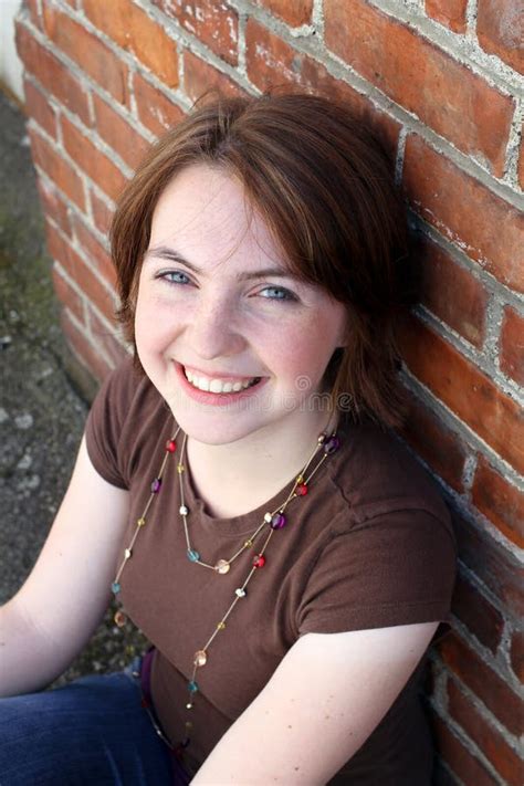 портрет девушки предназначенный для подростков Стоковое Фото изображение насчитывающей женщина