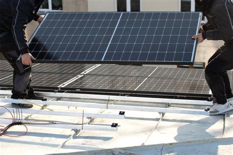 Solar Montage Solar Collector Assembler Stock Image Image Of Panel