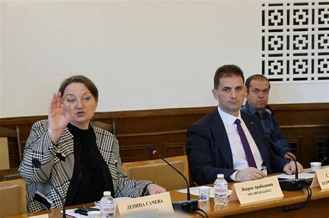 На комисия бюджетът на ДОО приет Бюджетът на НЗОК отхвърлен