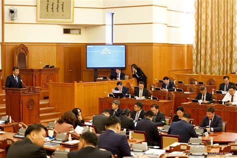 Эрүүгийн болон Газрын тухай хуульд нэмэлт өөрчлөлт оруулах тухай хуулийн төслүүдийг хэлэлцэхээр