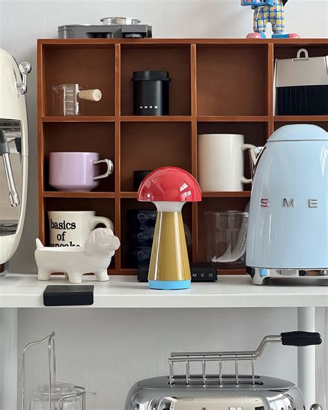 현진 집 그리고 나의 이야기 제품제공 귀여운 뉴 조명💡 독일에서 시작된 고품질 디자인 브랜드 Remember의 바비 테이블 무선 램프랍니다 톡톡 튀는 컬러감의