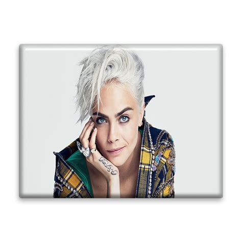 قیمت و خرید کاشی اطلس آبی طرح بازیگر کارا جاسلین دلوین مدل T6083