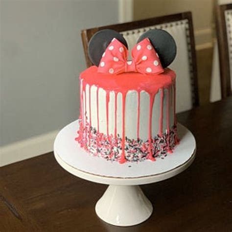 Minnie Mouse Cake Bow