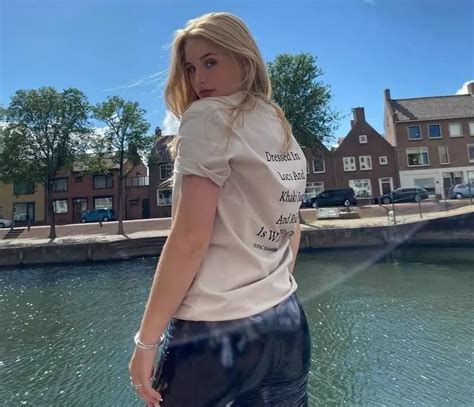 Shiny Nudes By BdSexualMesage