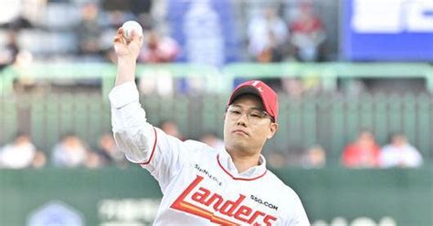 [사진]시구하는 유튜버 면접왕 이형