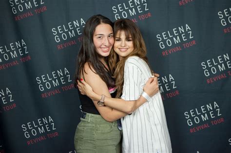 Celebrities Trands Selena Gomez Meet And Greet At The Valley View