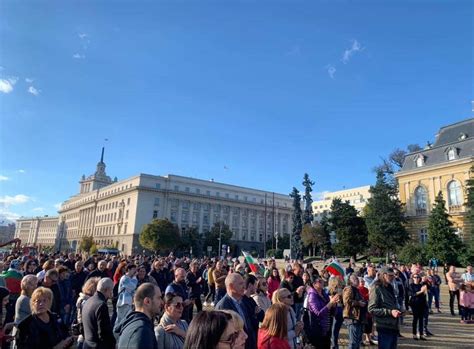 Продължаваме Промяната и Демократична България група на привържениците Facebook