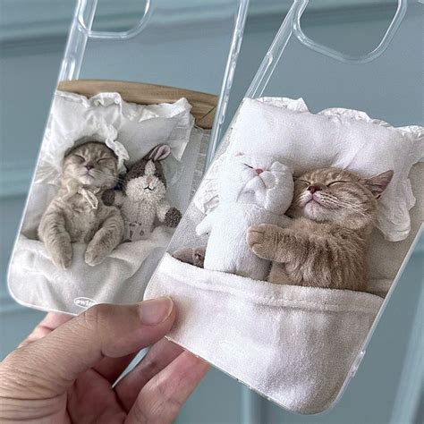 인형과 잠자는 고양이 투명 아이폰케이스 감도 깊은 취향 셀렉트샵 29cm