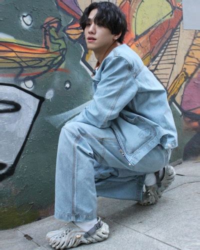 더쿠 유행 중인 크록스 스타일리시하게 신는 법