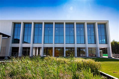 a manchester school featuring carbon neutral surfaces by cosentino cosentino uk