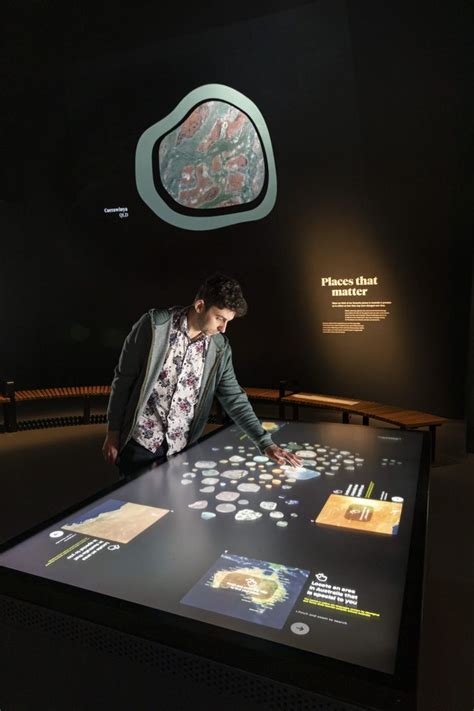 Interaktiver 3m Multitouch Tisch Mit Multiuser Software In 2025 Museum Ausstellungsdesign