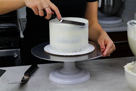 How To Frost A Cake Smoothly Step By Step Tutorial Cake Frosting Recipe Smooth Cake Cake