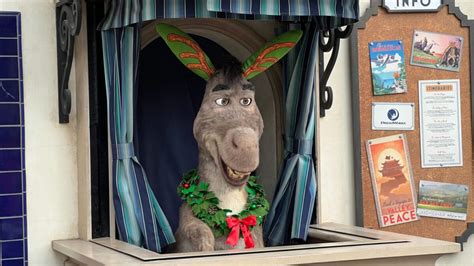 Photos Hello Kitty Shrek Donkey And Cindy Lou Who Holiday Meet And