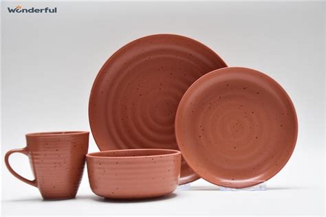 China Red Stoneware Speckled Dinnerware Set Manufacturers Factory
