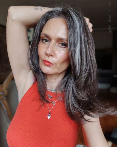 Pin By Esteban Nieves On Maduras Silver Haired Beauties Gray Hair