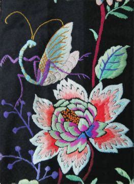 展覽解讀丨刺繡紋飾綻放在哈密維吾爾族服飾上的傳統符號 每日頭條