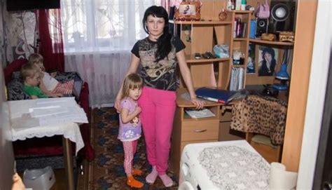 Відділ у якому я спочатку працювала знаходиться на краю будівлі начальство до нас ніколи не