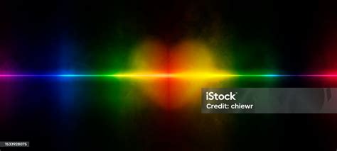 무지개 색의 Lgpt 자부심 배경 무대 쇼 텅 빈 어두운 장면 레이저 빔 네온 바닥에 반사되는 스포트라이트 추상적인 연기가 떠오르는 스튜디오 룸 야경 배경 주제에 대한 스톡