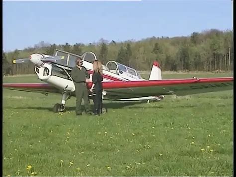 Atemberaubende Rothaarige Schlampe Wird Vom Piloten Im Freien Gefickt