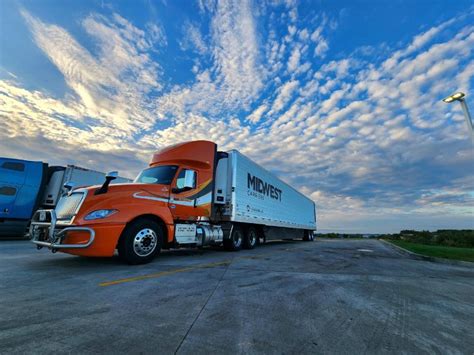 Osborn And Son Trucking On Linkedin Osborntrucking Driverphoto Daycab