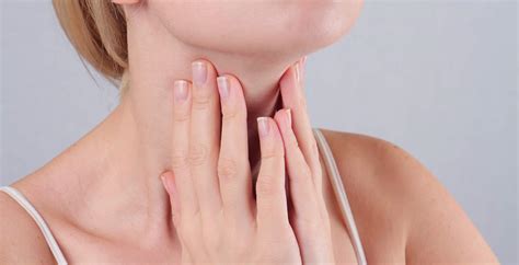 Hyperthyroidism Vs Hypothyroidism How To Tell The Difference Dr Axe