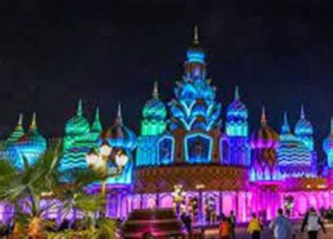 عروض ترفيهية وأسطول من السيارات هكذا تحتفل القرية العالمية في